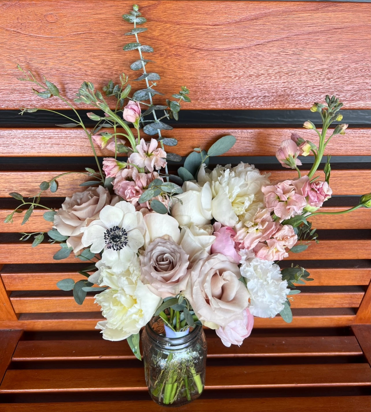 In Love Arrangement – Pretty Things Florist and Designer Gifts